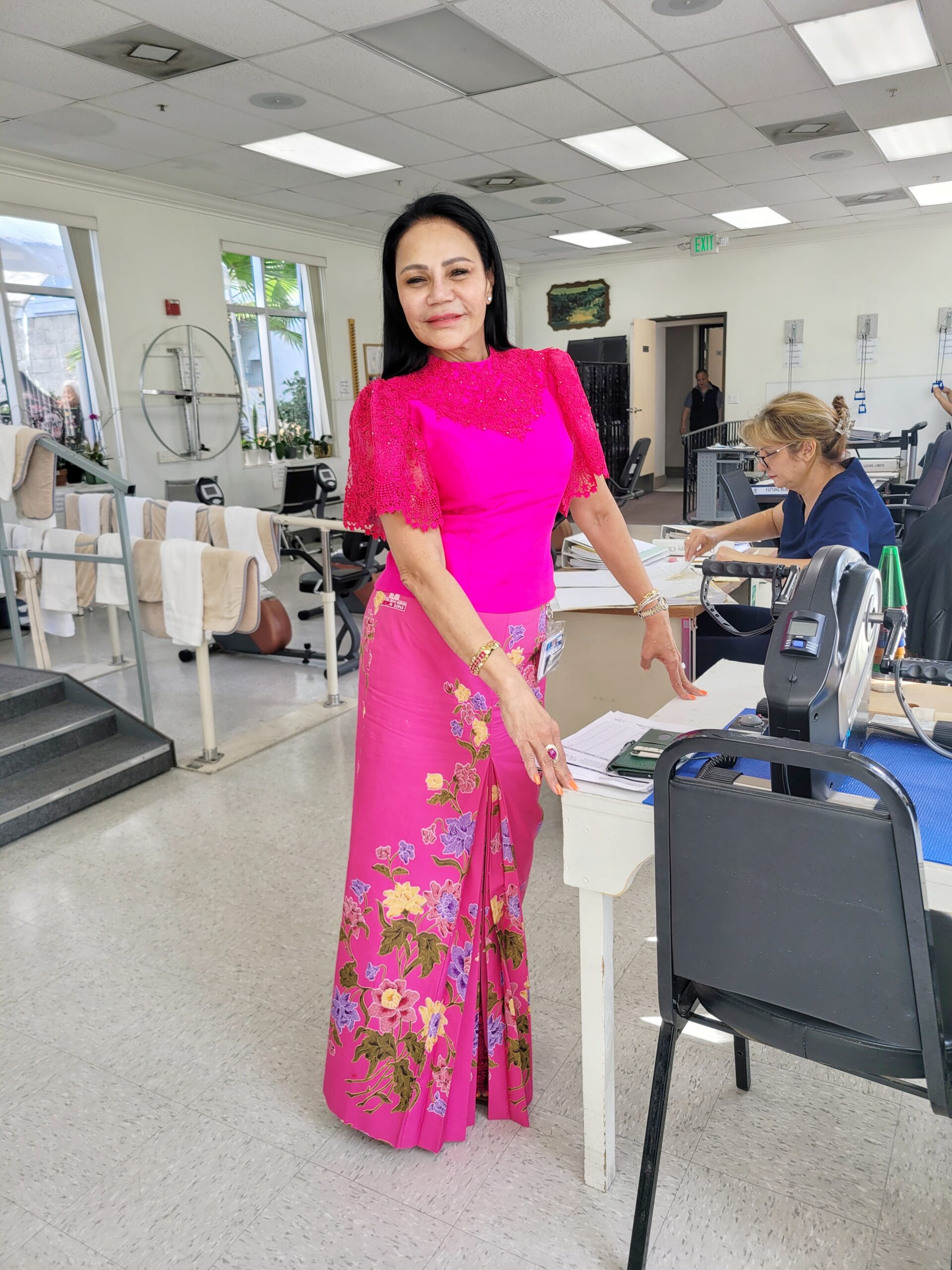 ชุดไทยประยุกต์ กับคุณ แคทตี้ อรพิน เกตุสมบูรณ์ | Khaosod USA