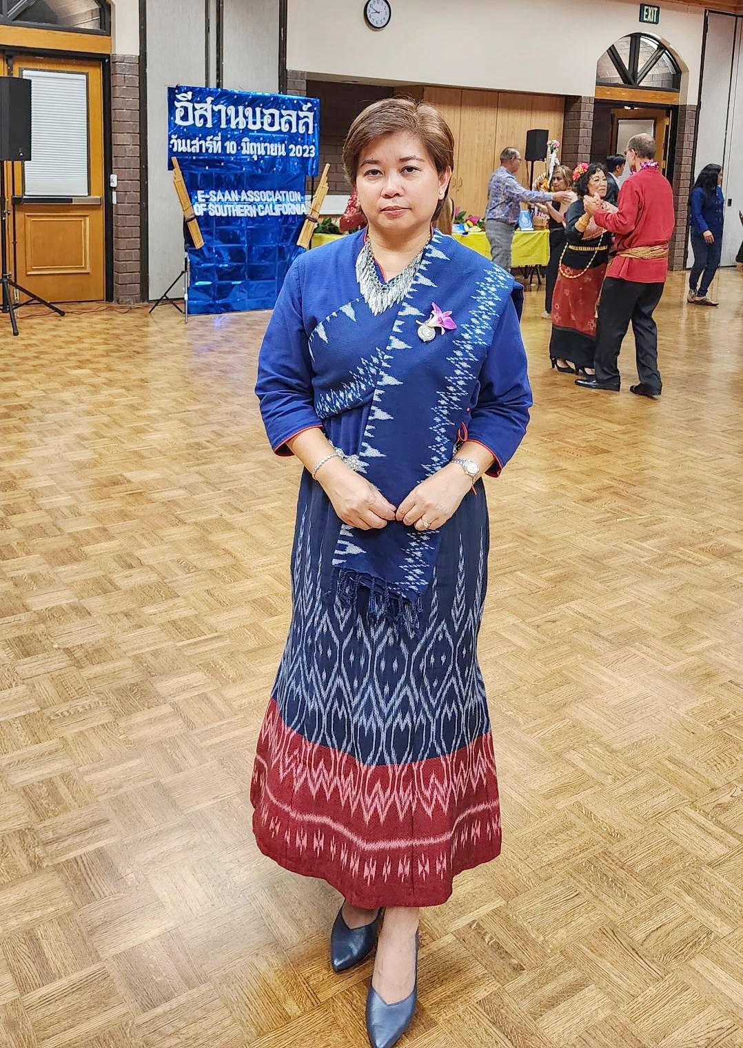 ชุดไทยสวยๆ แบบฉบับ คุณ จีน่า ปรีชา | Khaosod USA