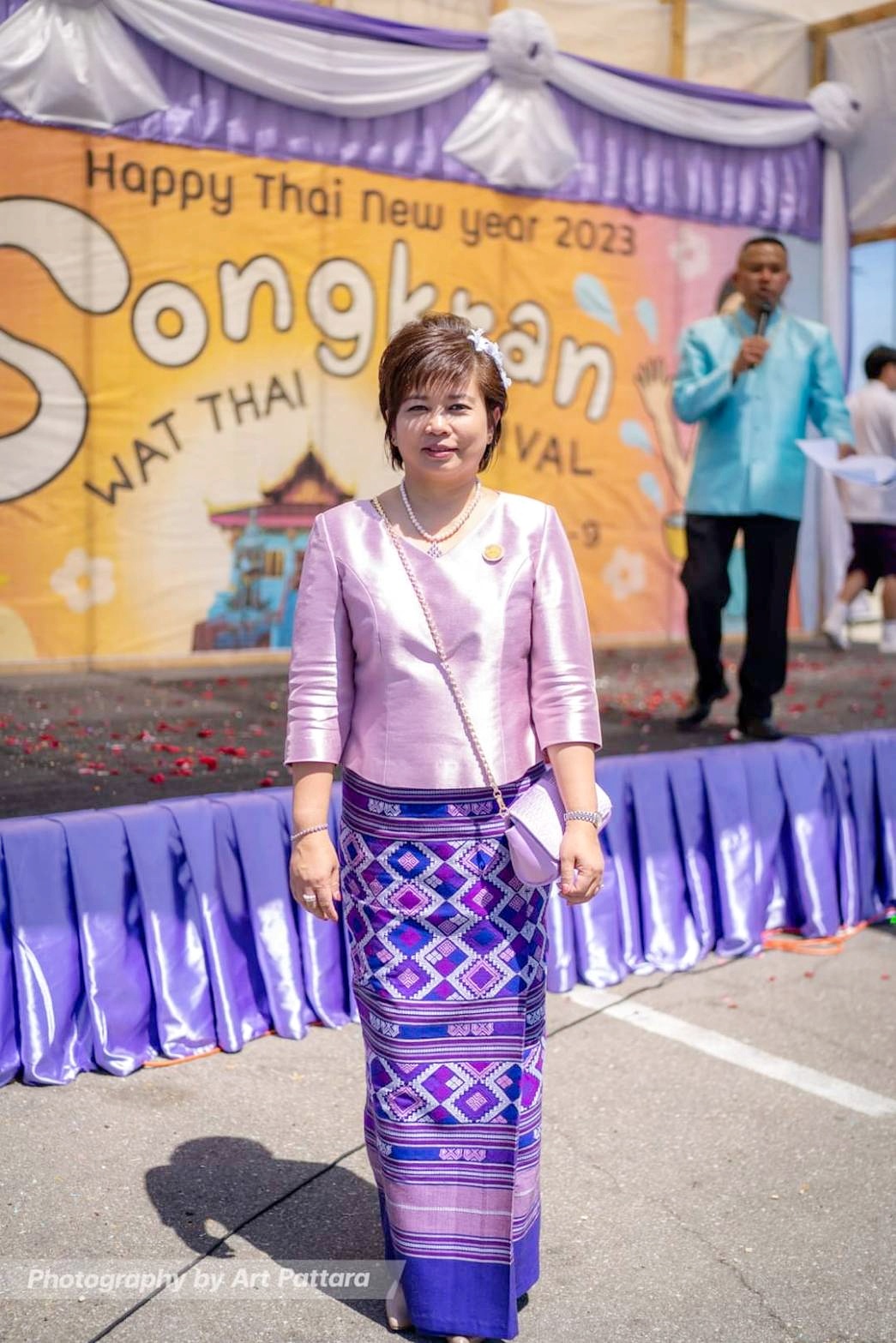 ชุดไทยสวยๆ แบบฉบับ คุณ จีน่า ปรีชา | Khaosod USA