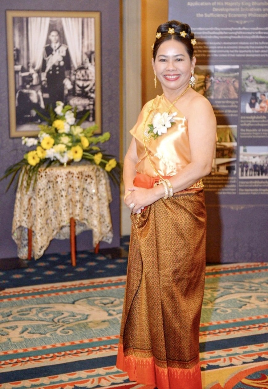 เทรนด์ชุดไทยประยุกต์ กับคุณ วรนุช บุญประกอบ | Khaosod USA